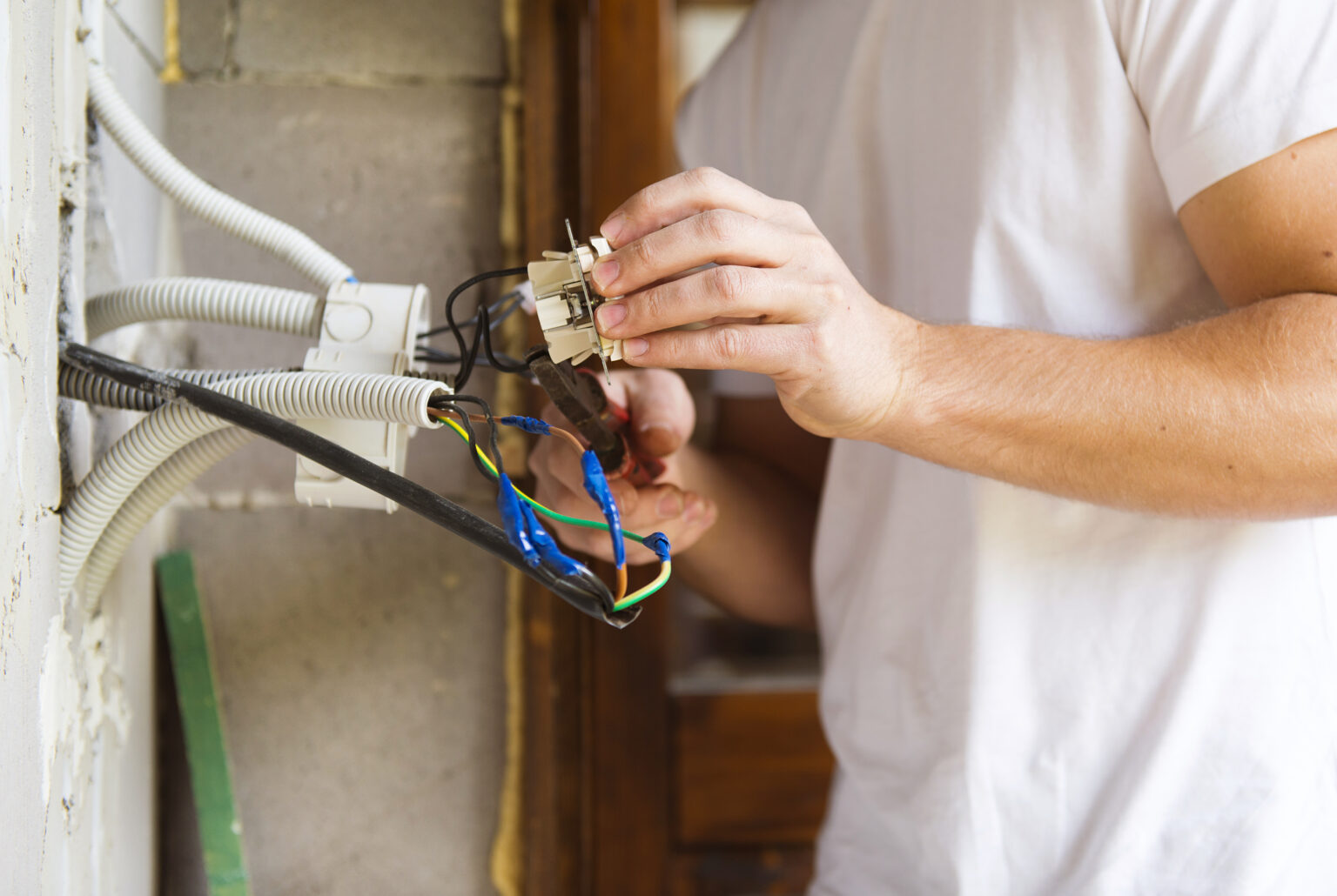 What are the 2 types of electrical services that exist?